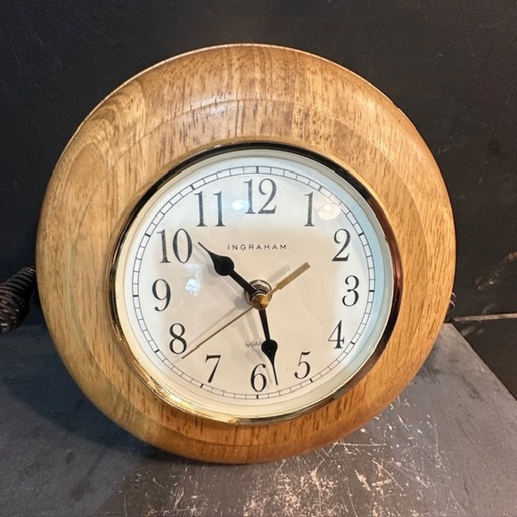 Ingraham | Wall Decor | Ingraham Quartz Light Wood Grain Wall Clock ...